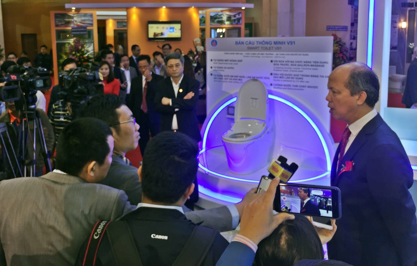 Viglacera's remark at Hanoi Vietbuild Exhibition 2017 - Viglacera ...